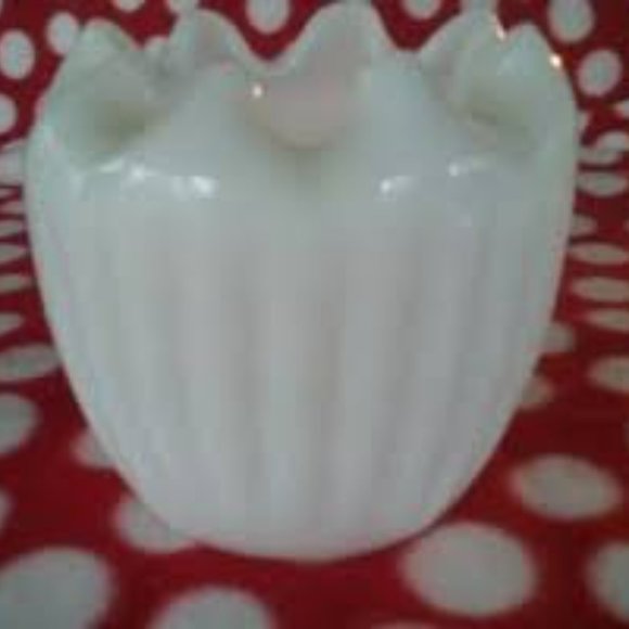 Fenton | Accents | Fenton Vintage White Milk Glass Pinchedribbed Vase ...